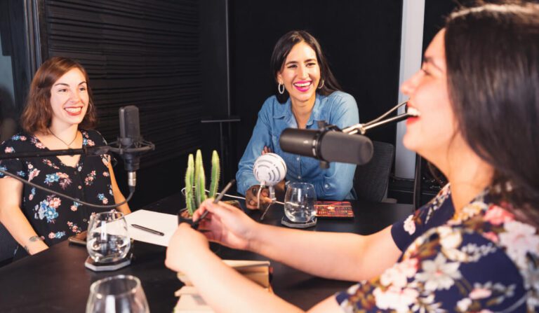5 ways live podcasting can benefit your business - Story League